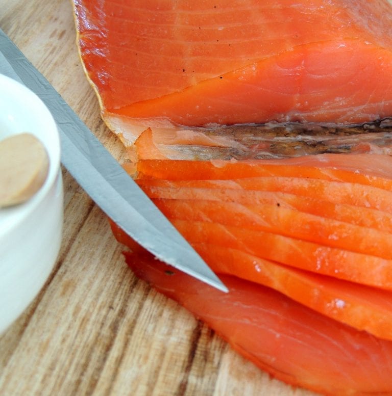 Laksetoasts er en lækker og elegant ret, perfekt som forret,